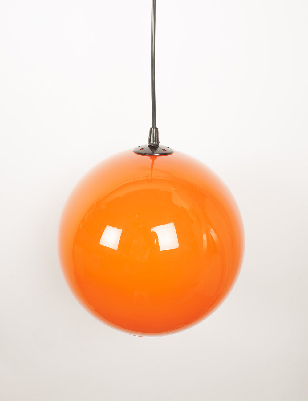 Vintage orange sphere hanging lamp - Appartement Témoin